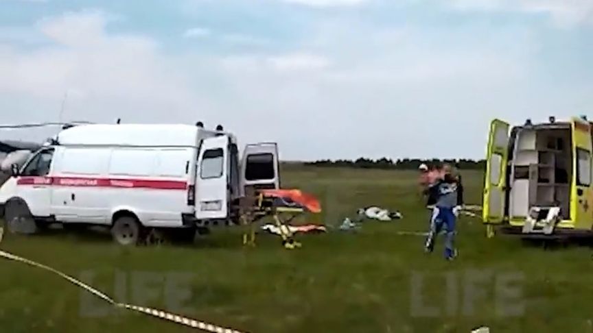 现场!俄罗斯一架飞机坠毁 致9人死亡