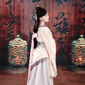 卿之半见 