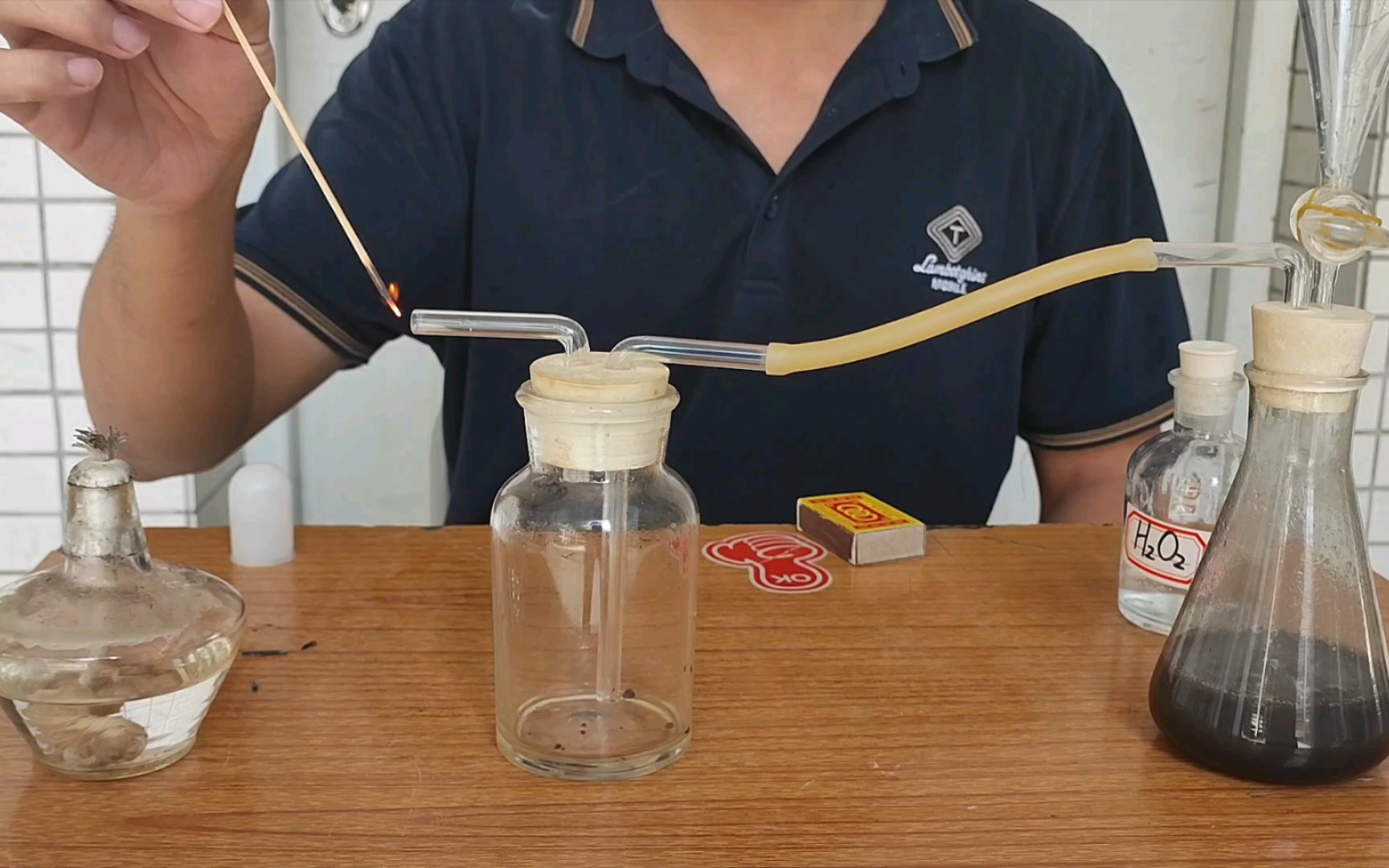 多功能瓶的使用方法一:排空气法收集氧气