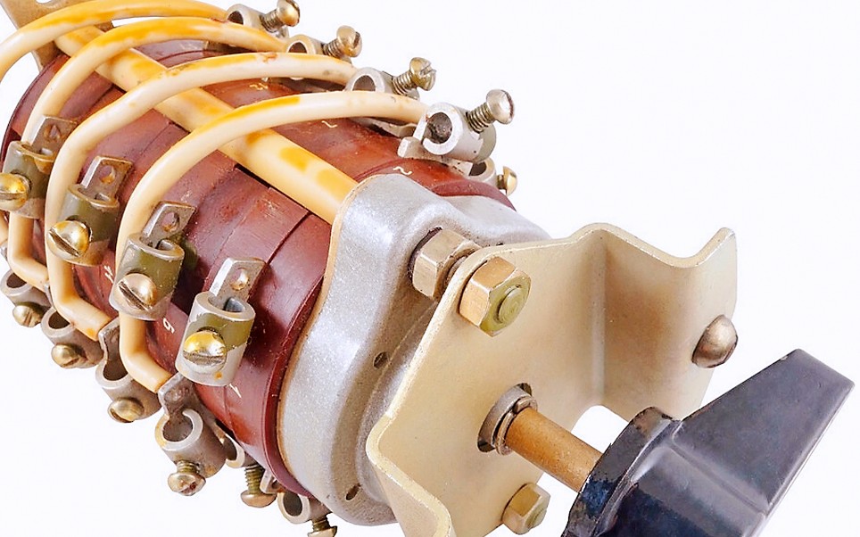 电压转换开关怎么接线?记住这句顺口溜,不用看图纸也能轻松接线