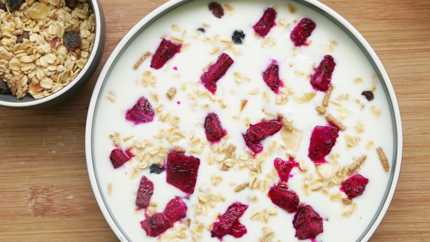 麦片不要只是用来冲水了,试试这款新吃法,比泰国炒酸奶还美味