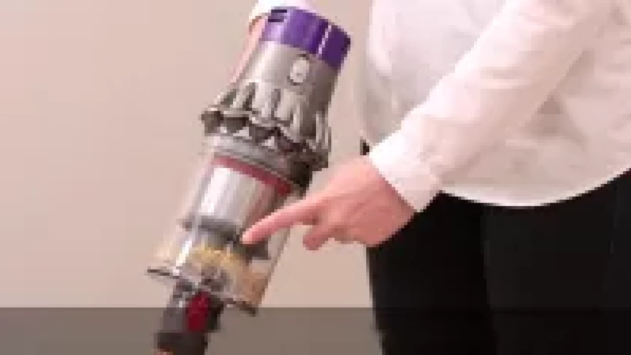 戴森V10无绳吸尘器——清空与清洁集尘筒