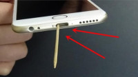 手机充不进电怎么办，维修师傅教你一招，不用去修，自己轻松解决