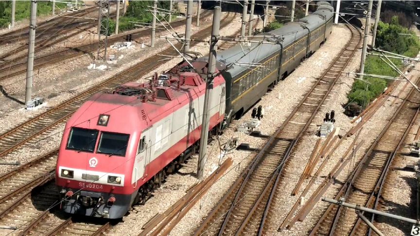 京沪线 上局沪段SS9G 0204牵引上海开往呼和浩特的Z268次列车出站