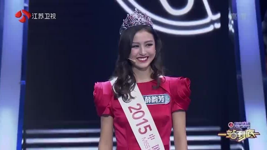 人民大会堂美女服务员,现场演示如何给国家领导人倒茶,太优雅了