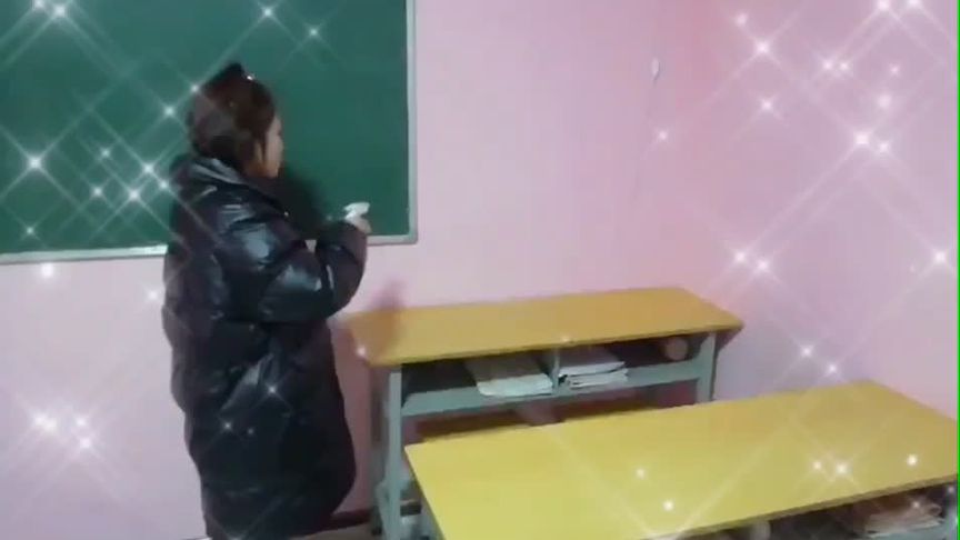 疫情面前,不容懈怠,我们的老师对教室及公共区域进行清洁消毒