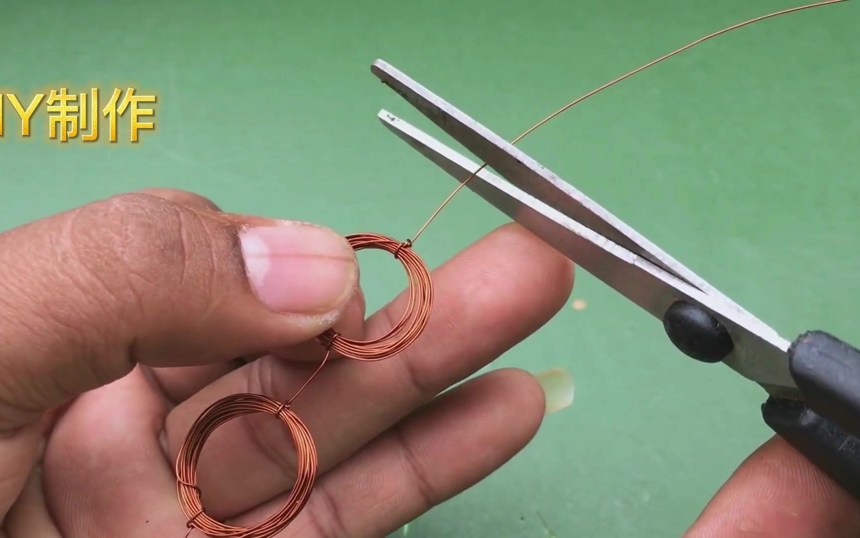 非常简单的DIY发电机科学实验-如何制作一个玩具直流电动机