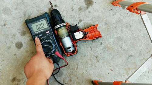 电动工具电源检测全攻略!万用表实测电池好坏,3分钟学会实用小技巧