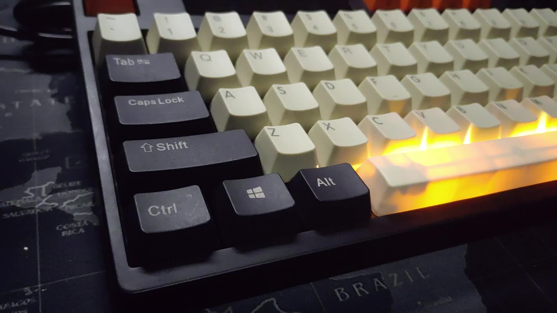 给键盘加一个触摸灯