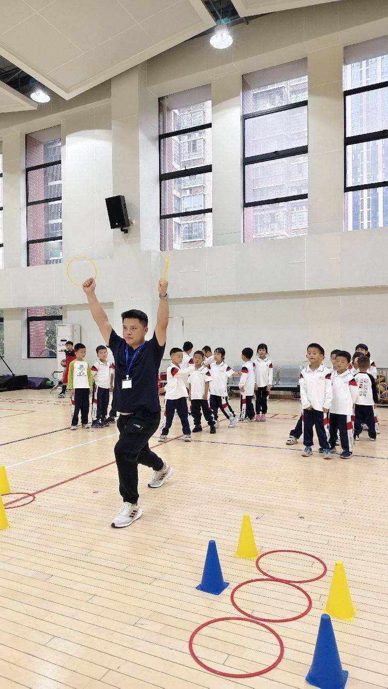智力游戏融入体能训练,小学生的体育课玩出新花样