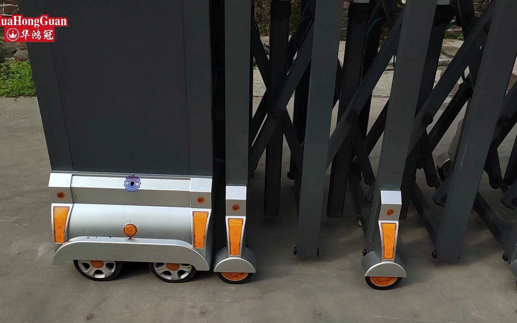 铝合金电动伸缩门折叠门工厂电动门的构造原理