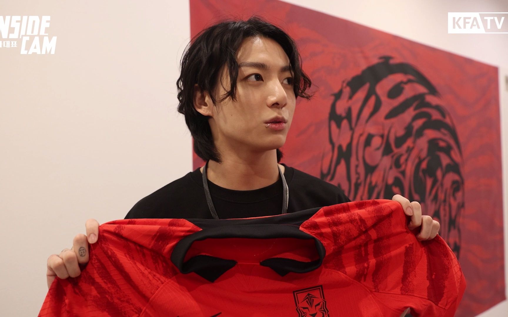 孙兴慜和田柾国见面!BTS田柾国来到训练场为韩国队加油