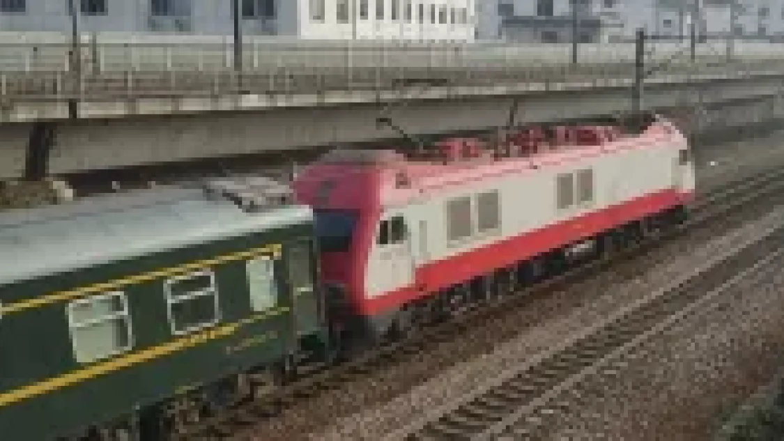 上局沪段SS9G牵引K171次列车(日照-上海)苏州观景新村通过(2020/01)