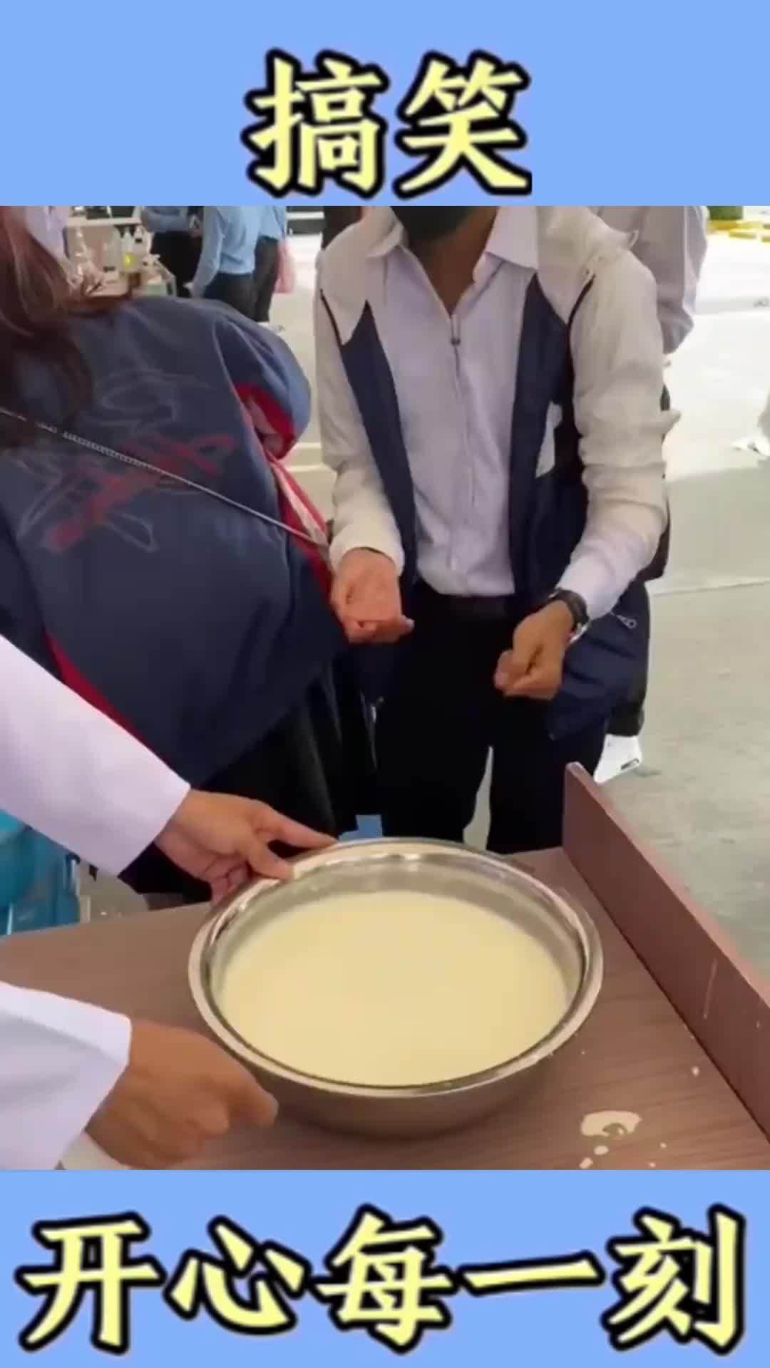 锤不动却一戳就破,网友:典型的吃软不吃硬