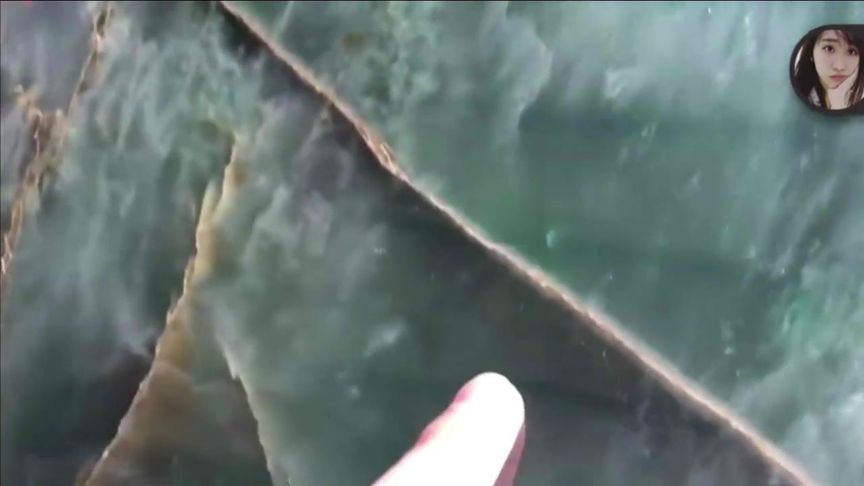 880万买回来的一吨老坑冰种翡翠原石,发了,可做1000个手镯值1亿