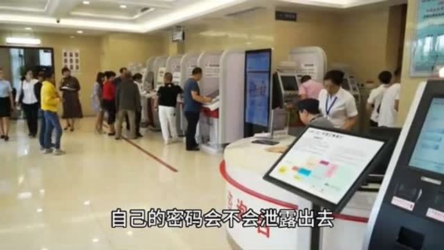 去银行开卡时需要设置密码,那工作人员会知道我们的密码吗?