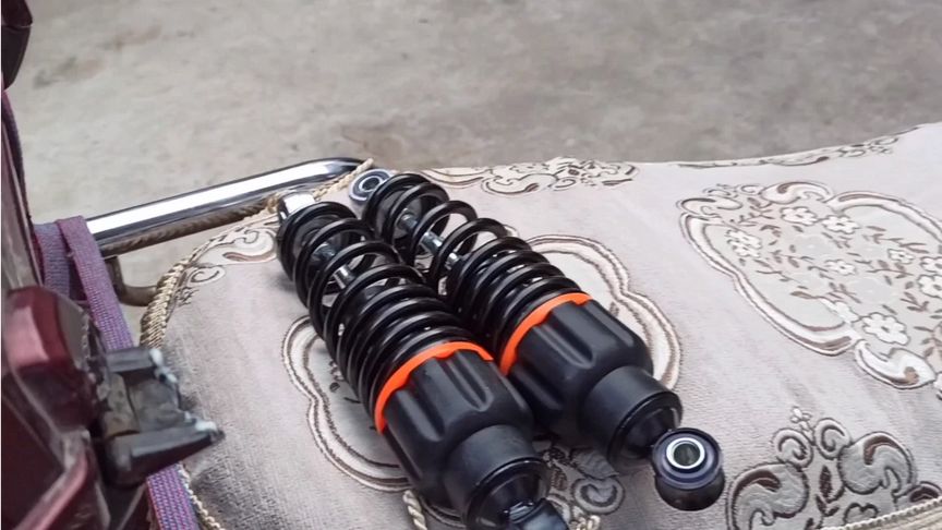 自己给电动车换减震,有懂行的老师吗?看了会不会笑掉大牙。