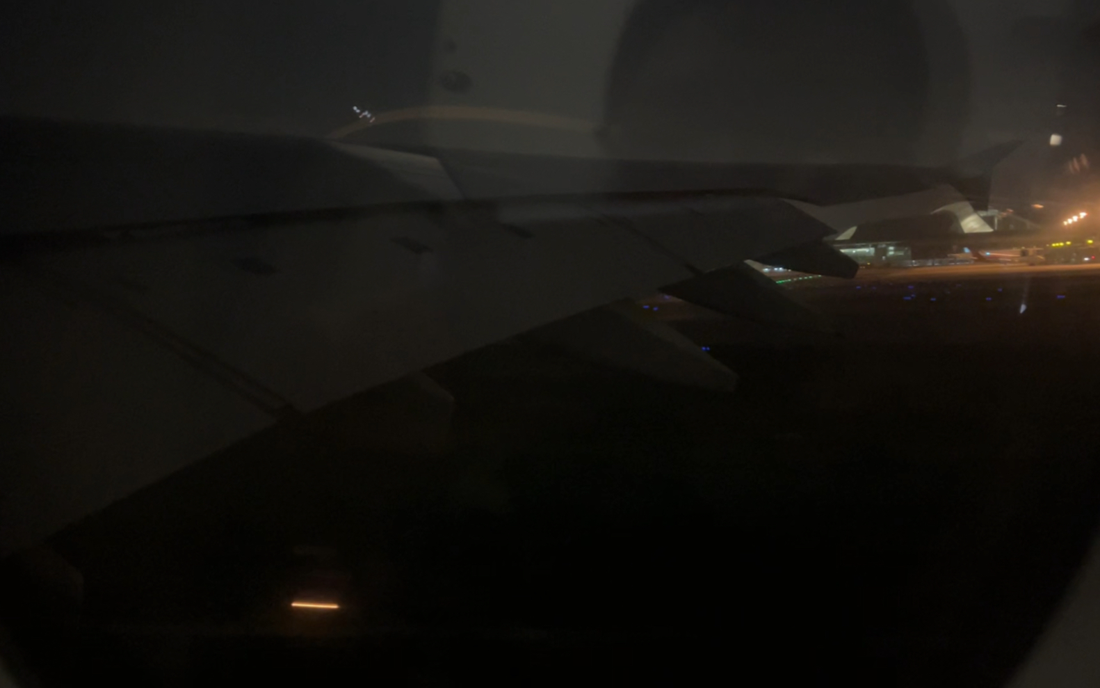 ...滑跑 阿联酋航空 EK363 CAN-DXB 空中巨无霸A380白云机场20R起飞