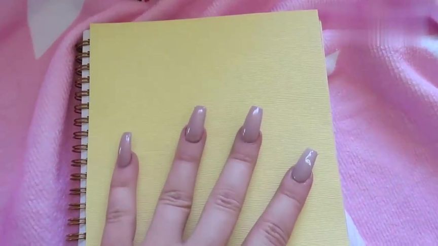 小姐姐自制的书皮封面也太美了吧!看得我是一愣一愣的