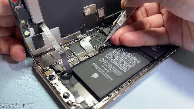 两分钟更换苹果XSmax电池教程,太简单了,一学就废