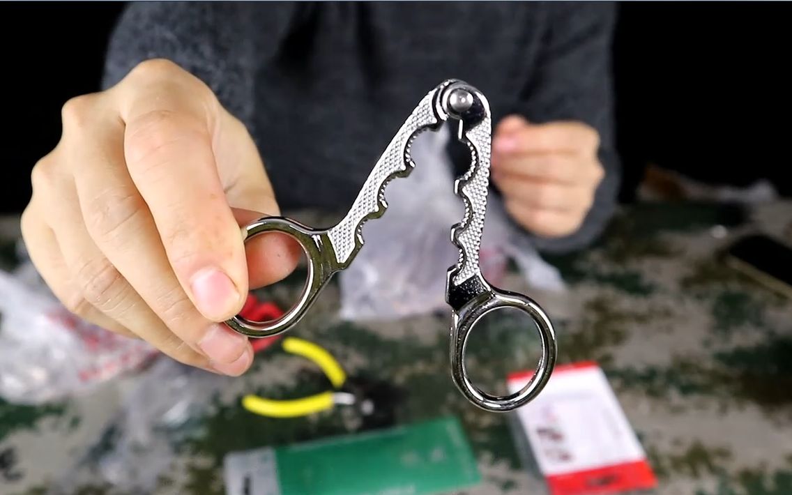 开箱测评几款剥瓜子神器,电工用的钳子也当剥瓜子器来卖