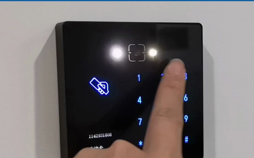 86底盒自带0.86吋显示屏防水二维码门禁