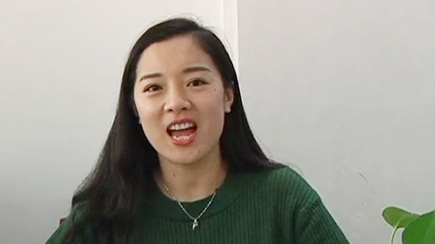 在没有订书机时你怎么装订文件的呢?看看这个方法