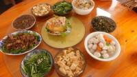 美味的家常客家菜，只需油盐简单调味，有荤有素百吃不腻