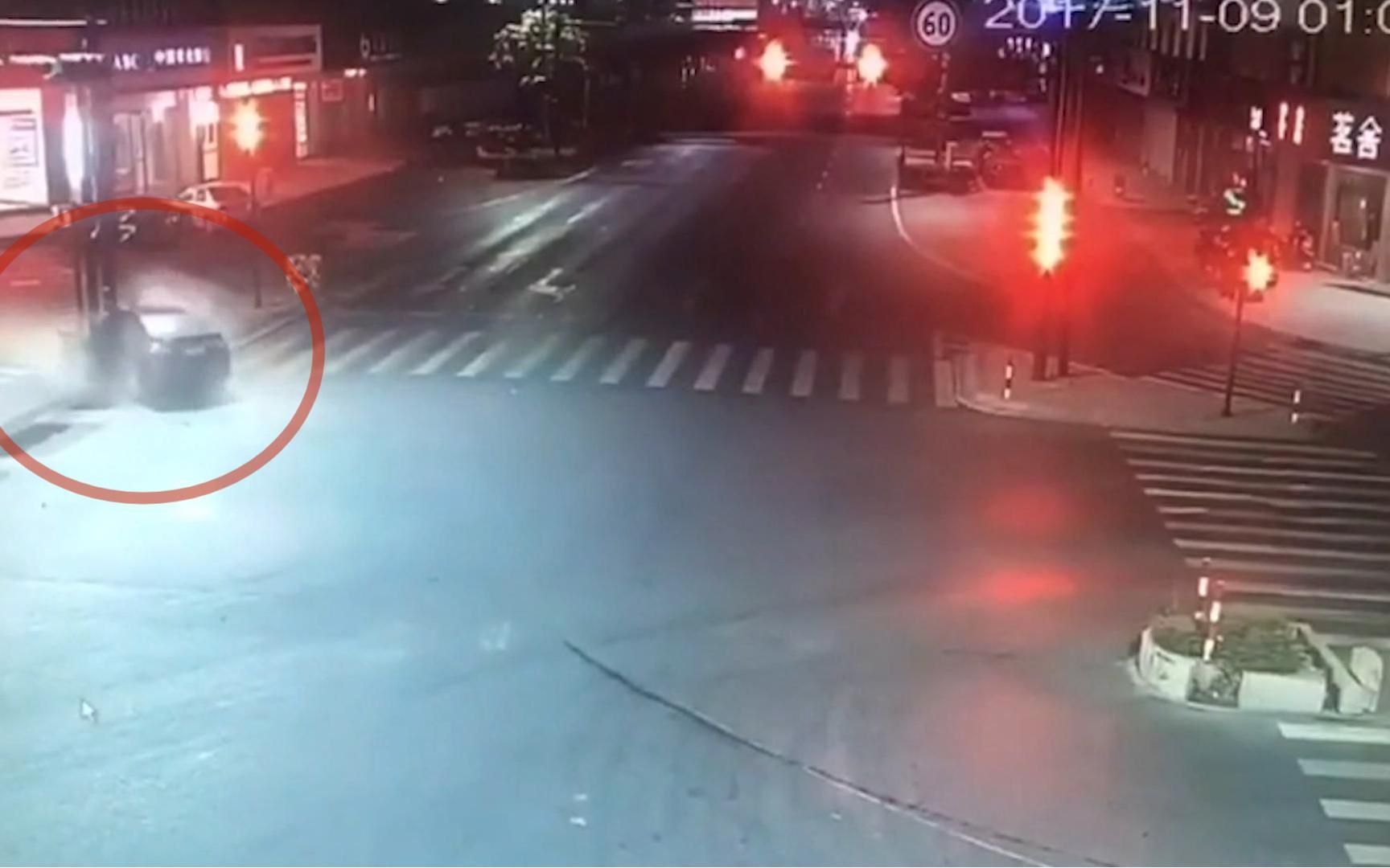 颠覆认知!电瓶车闯红灯致轿车司机死亡,被判刑并赔偿86万!