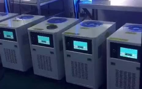 uvled固化灯老化测试现场,能量1—2秒时间高达8000—9000毫焦每平方...