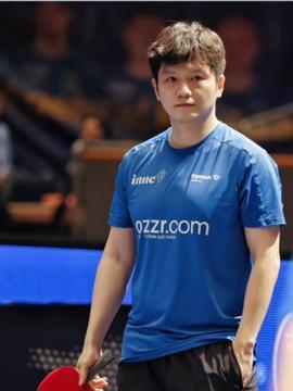 樊振东空气刘海好帅!韩剧男主既视感,笑容治愈,单手插兜耍酷