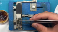 iPhone8P手机无服务通病,看到板底“想哭”,保守维修会不会翻车