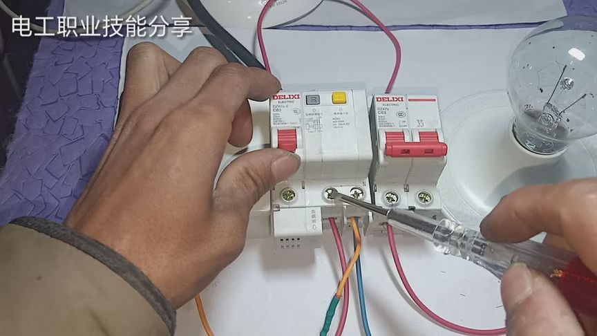 电工知识:漏电开关的动作电流和动作时间啥意思?跳闸原理又是啥