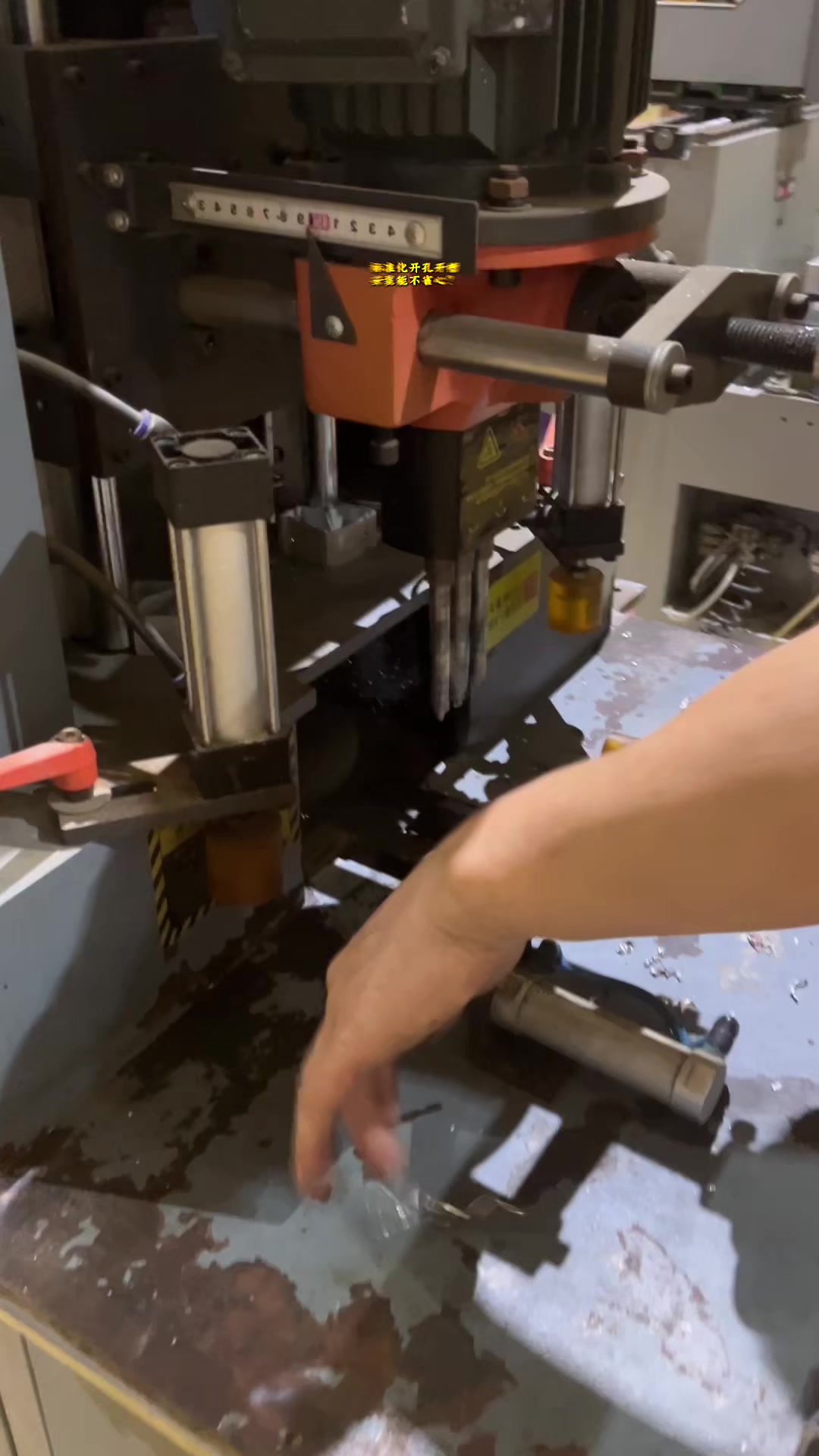 标准化开孔开槽,安装能不省心? #专业生产厂家 #系统门窗 #工厂实拍...