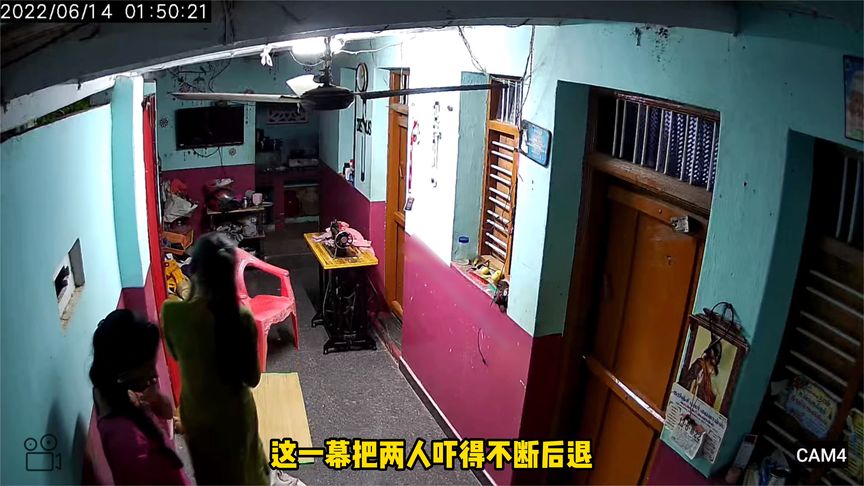 监控拍到诡异一幕,会移动的椅子,让女子怀疑人生!
