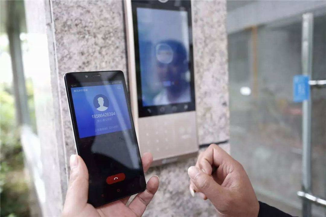 小区物业强制业主办理门禁卡,是不是属于强制违法行为?