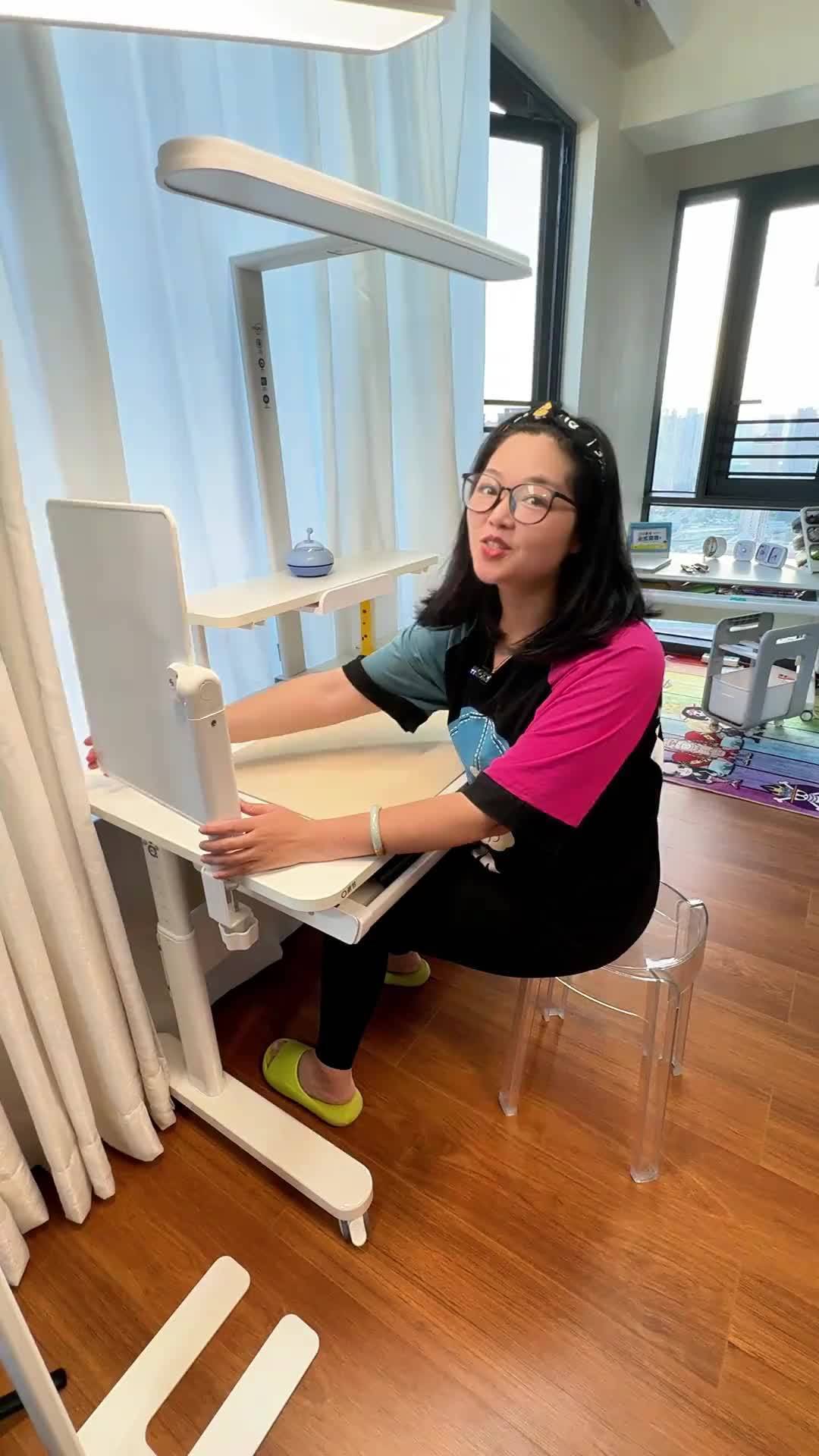 这个设计真的太好了,方便孩子用,也方便辅导作业用