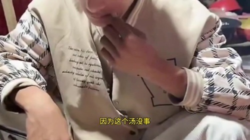 大山居然说阿诗脸上痘痘是外痔疮阿诗被搞郁闷了