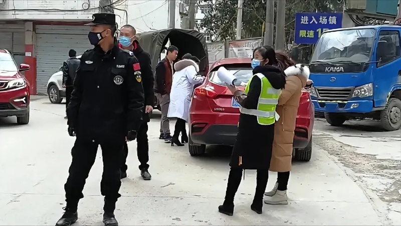 新型肺炎防控:24小时值守,测体温控疫情,护卫百姓健康真感人
