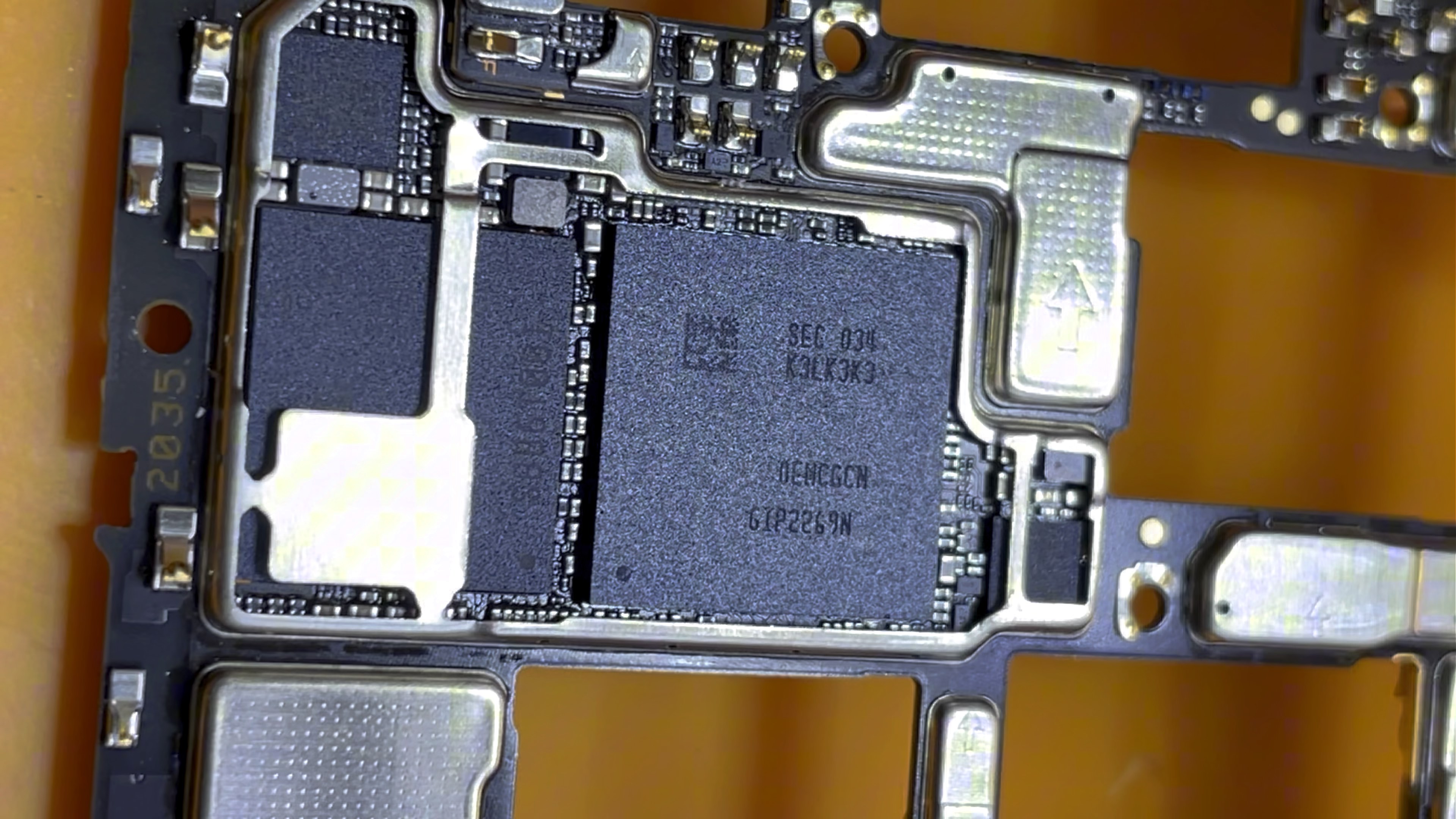 华为mate40pro不开机 画面显示下载最新版本