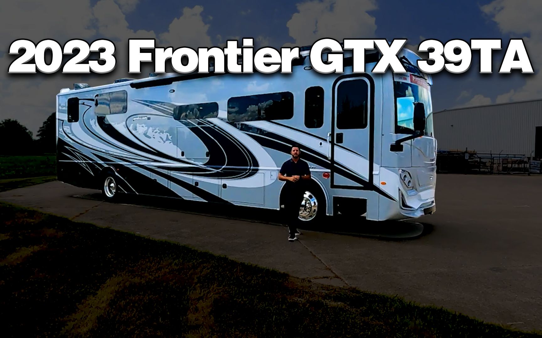 双卫生间设计+独立卧室,这才是A级房车打开的方式。