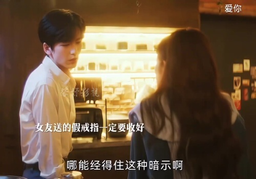 男朋友撒娇假装生气怎么办?当然是亲一下就哄好了呗