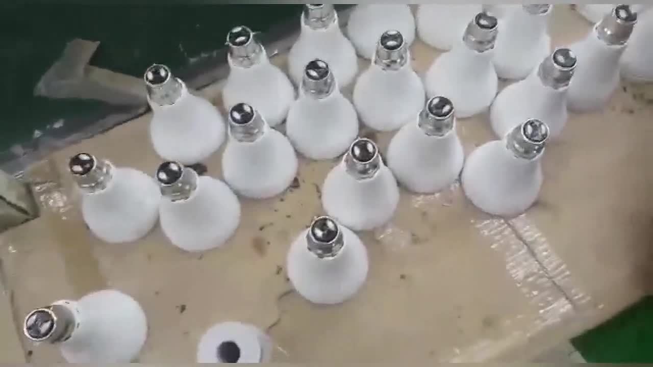 工厂实拍,LED灯泡的制造过程,小小的灯泡工艺却不简单