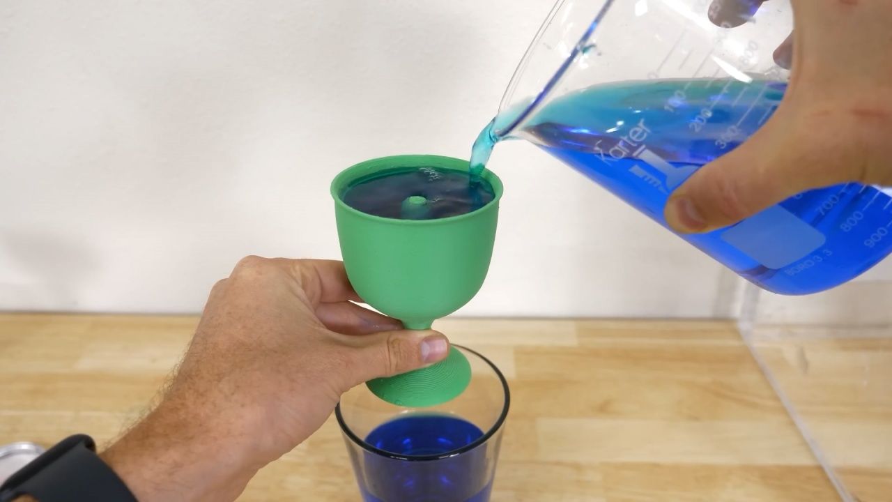 神奇的毕达哥拉斯杯,号称永远装不满,是真的吗?