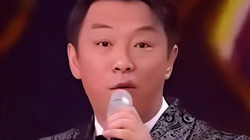 黄渤被粉丝认错,无奈签下王宝强名字,众星直呼高情商!