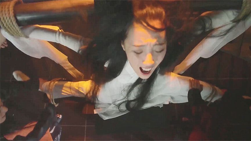 江映月被两壮汉审问,用的刑罚竟然是挠脚心,笑哭了!爆笑用刑
