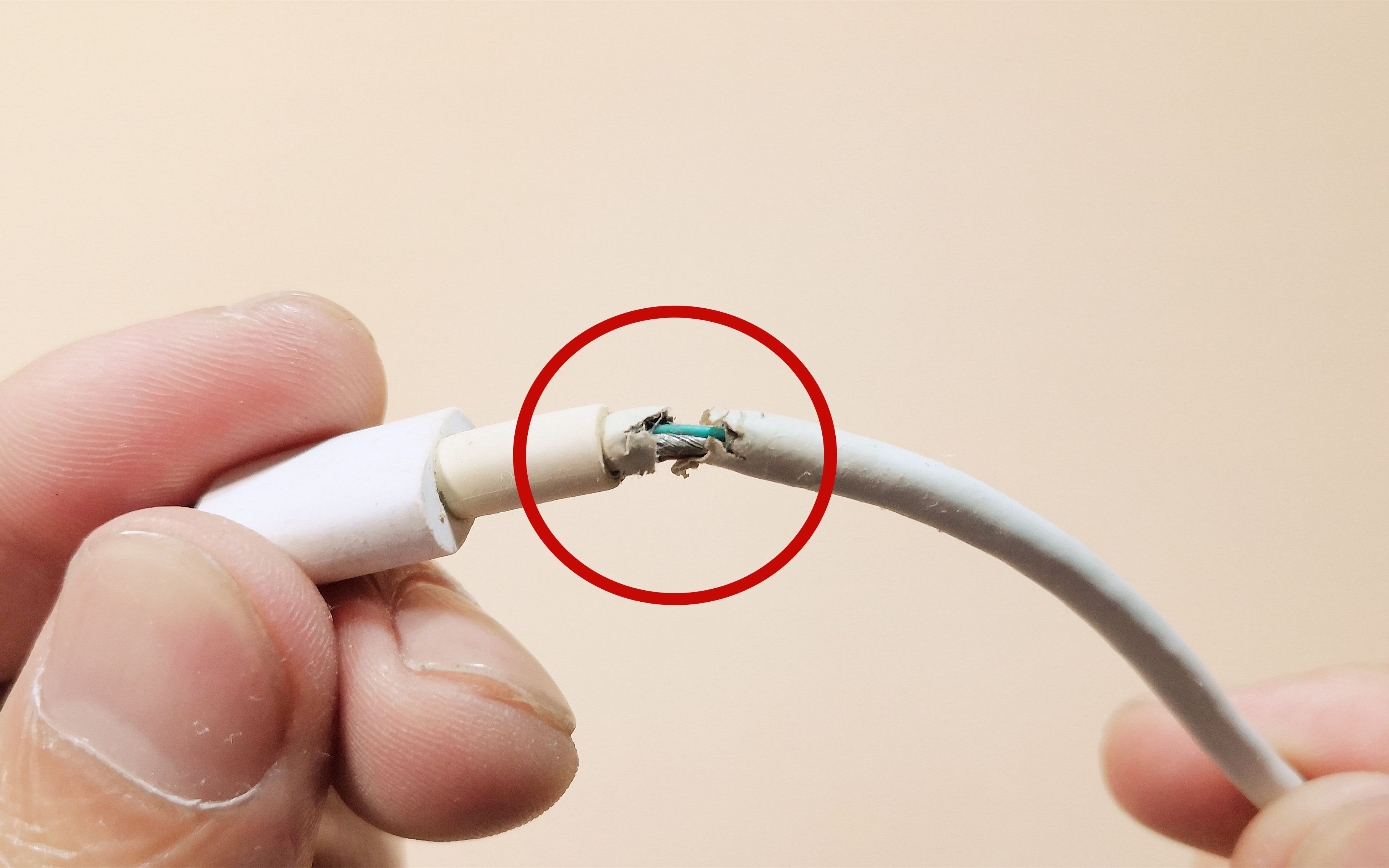 手机的数据线坏了怎么办?用这个小方法,3分钟完美修复,很实用