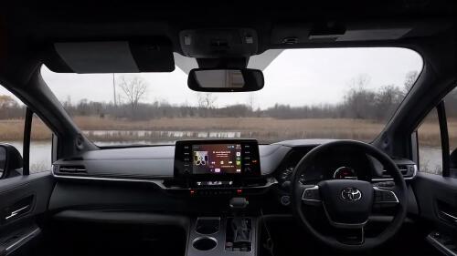 丰田塞纳推出特别车型,搭载第五代超级混动系统,内饰升级!