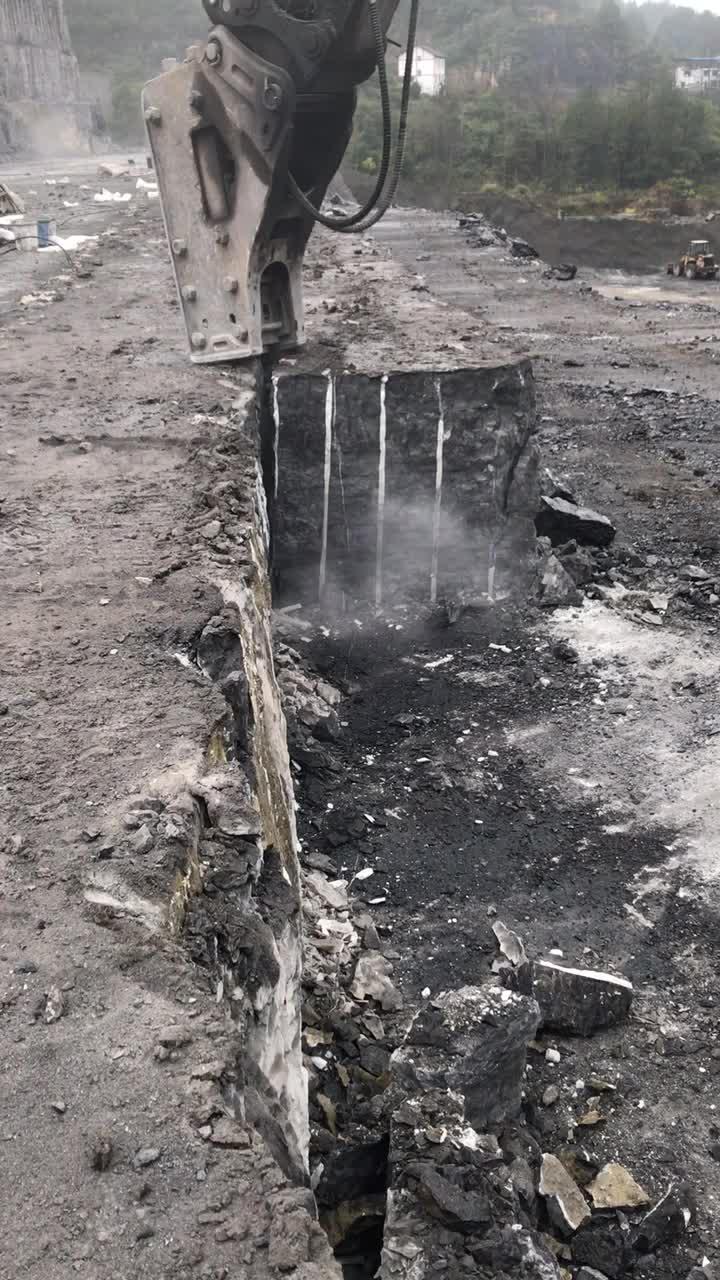 静态爆破膨胀剂施工后效果!