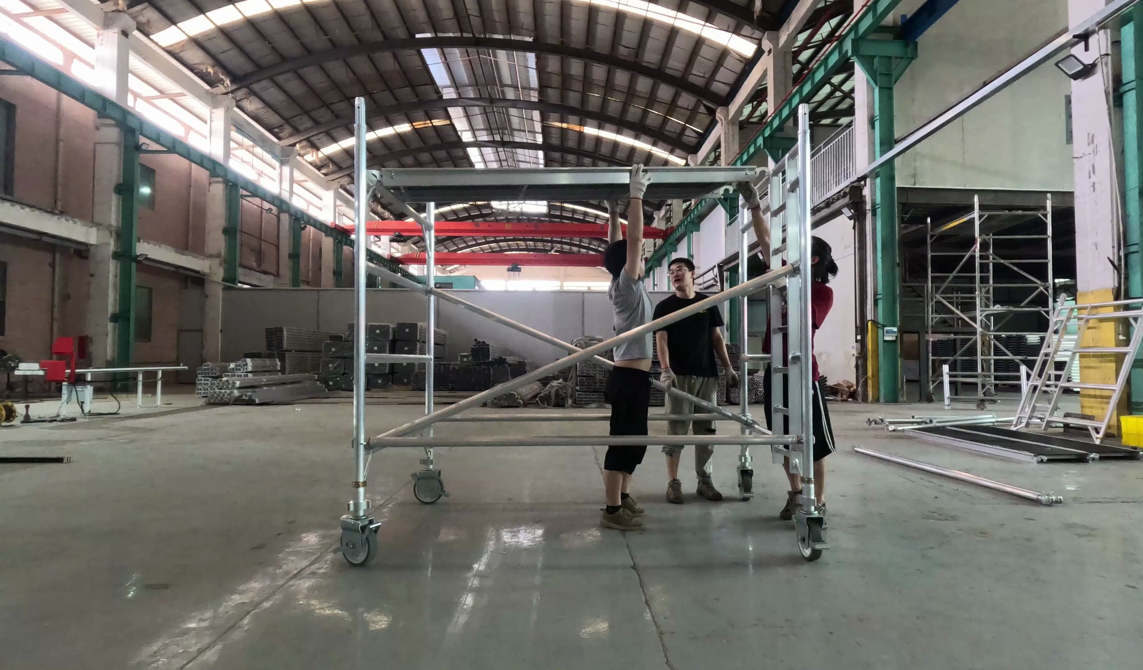 门式铝合金移动脚手架搭建演示